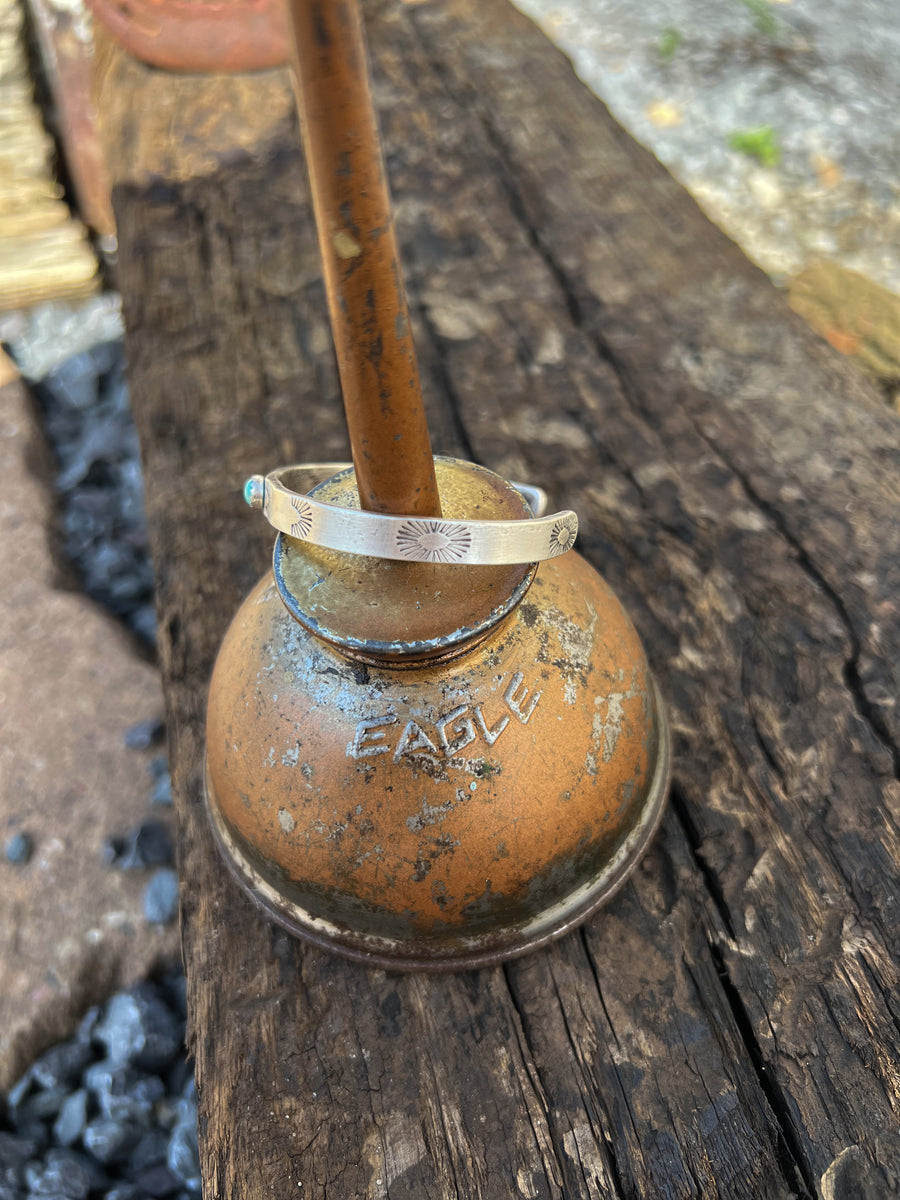 Single stone Sun ray cuff – The Howling Coyote